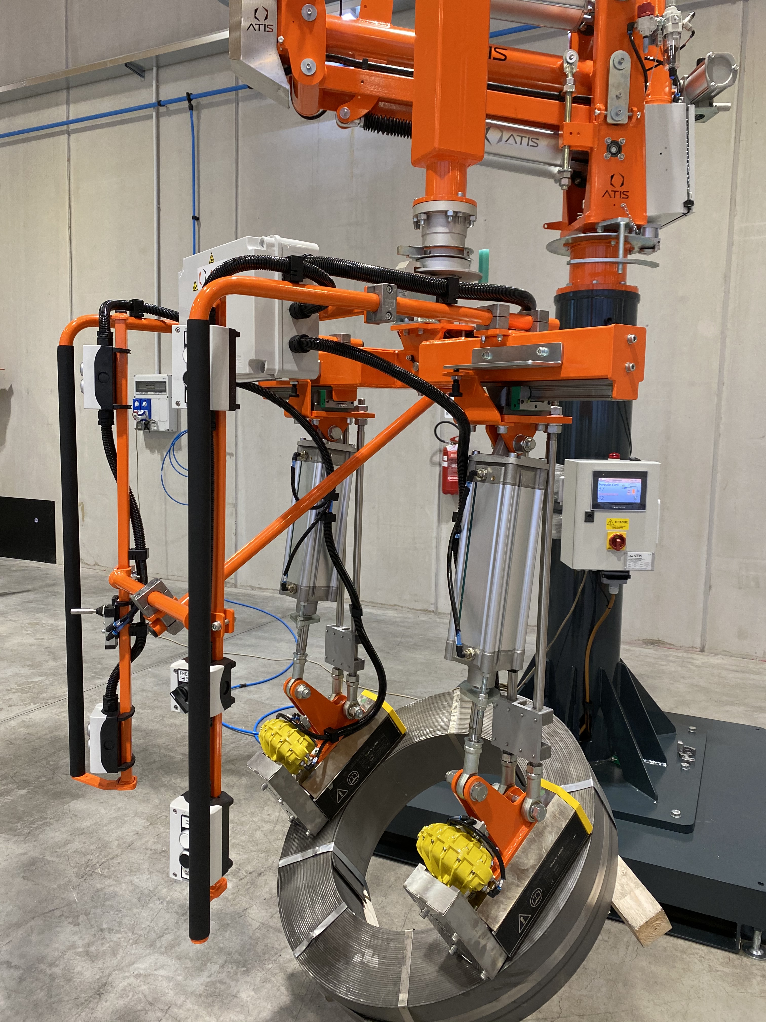 Pneumatic industrial manipulator ATIS : ready for industry 4.0 connection
